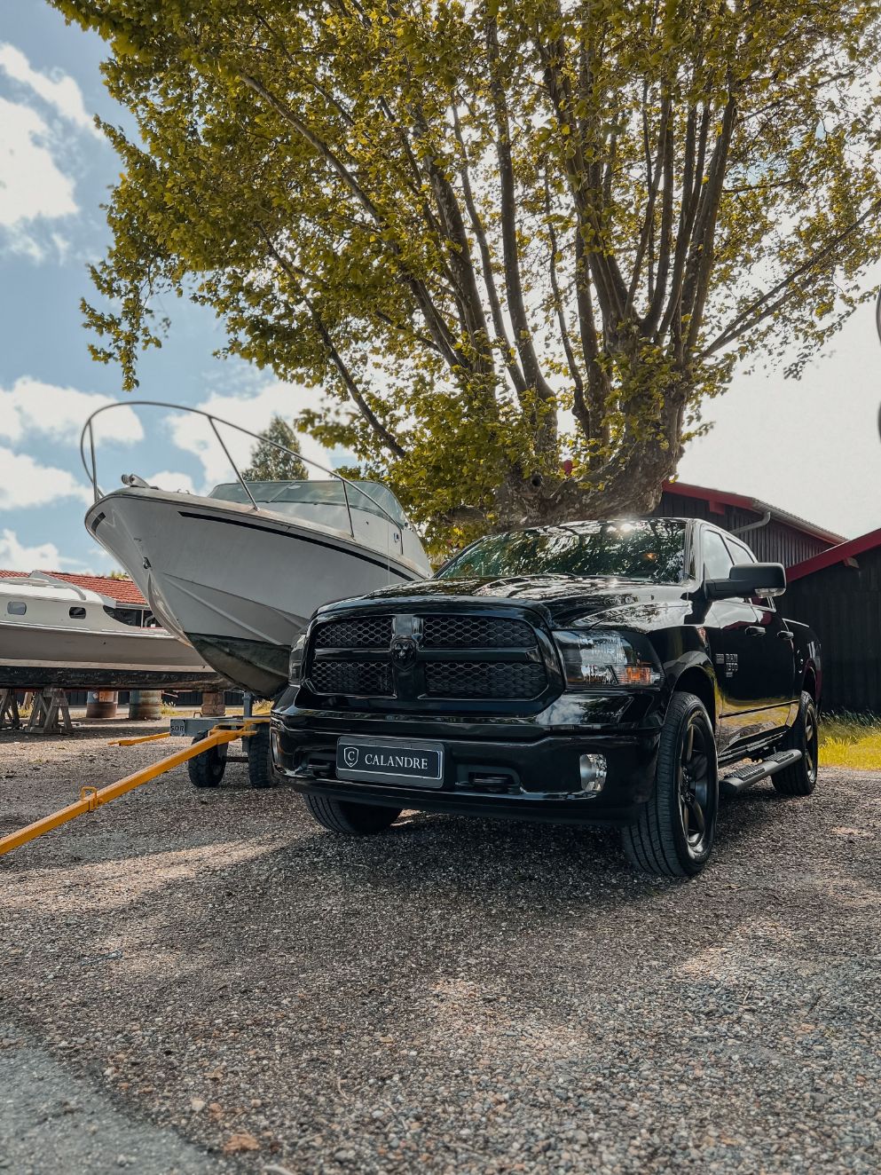 DODGE RAM 1500 CREW CAB 5.7 V8 CLASSIC – Calandre