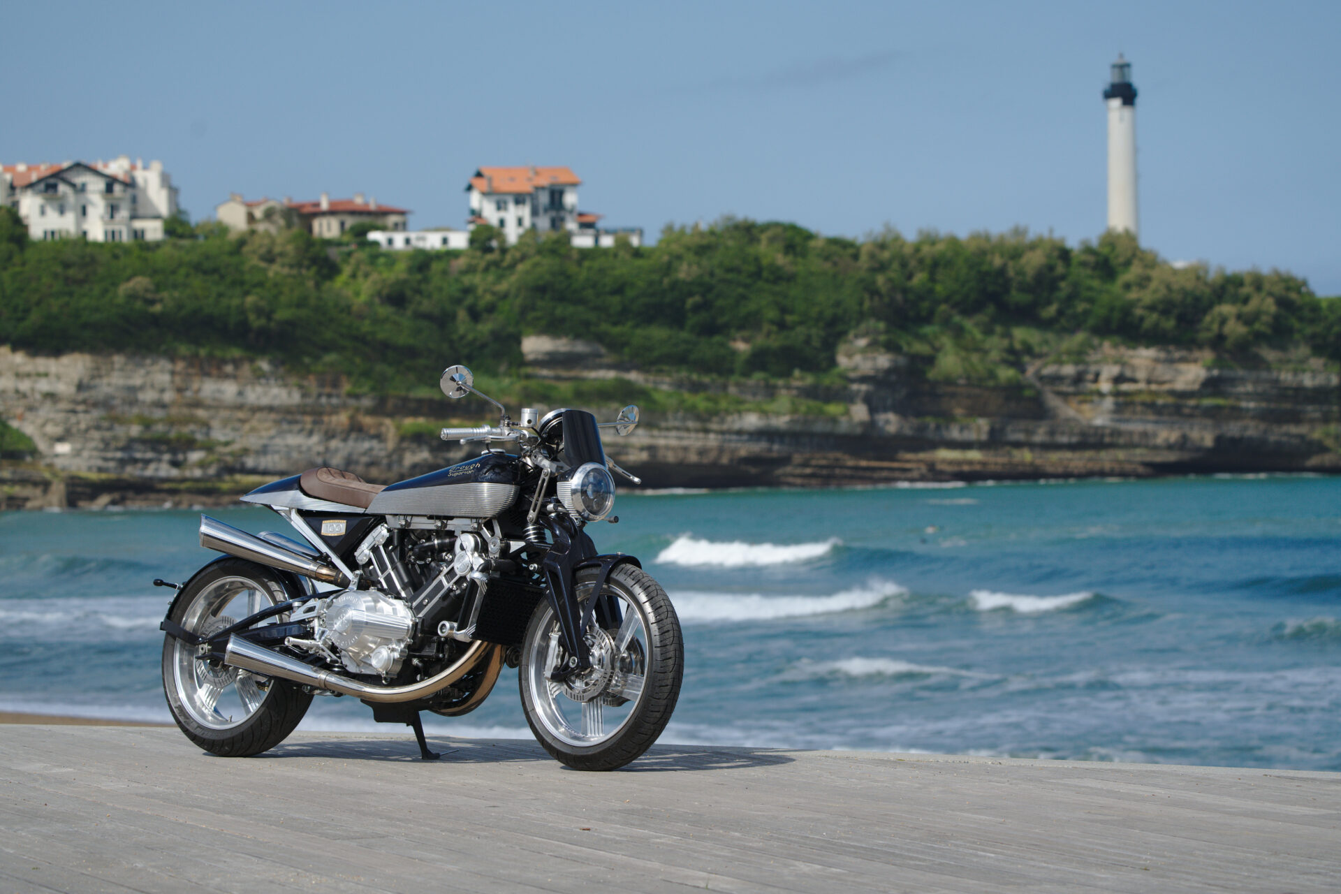 BROUGH SUPERIOR MOTORCYCLE – Calandre